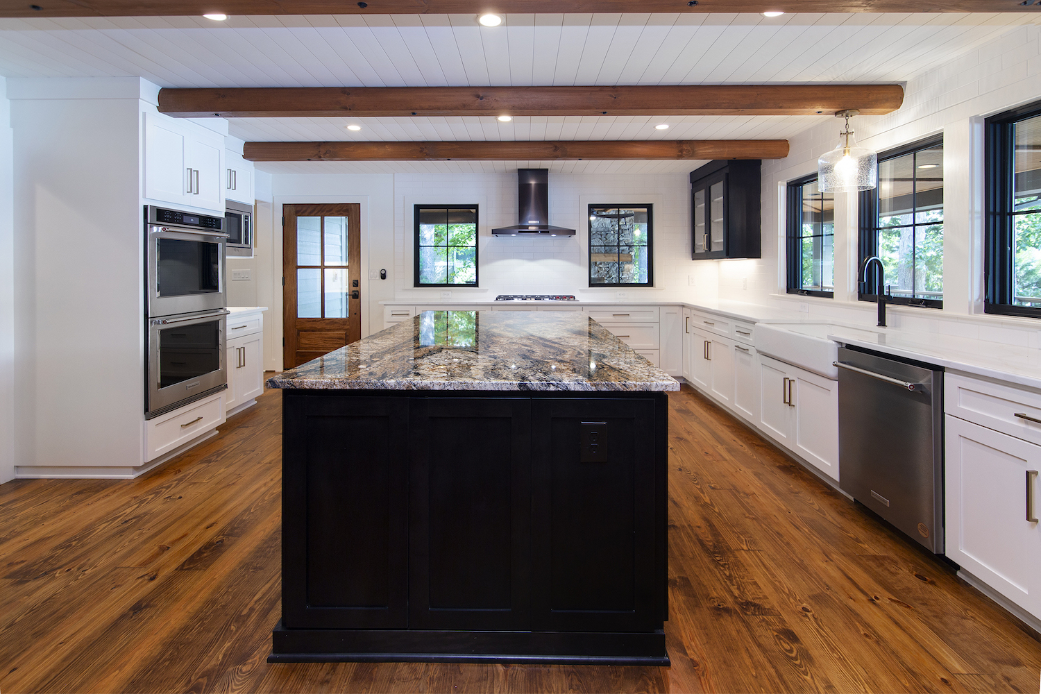 Lake Forest Lodge - Pippin Home Designs